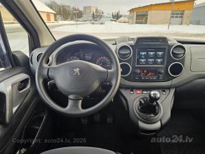 Sarkans Peugeot Partner 2016 Paide, ar dzinēja tilpumu 1.60 L un nobraukumu 138 tūkst. km par 7650 €, foto 9 vietnē AUTOMOTO.COM.LV