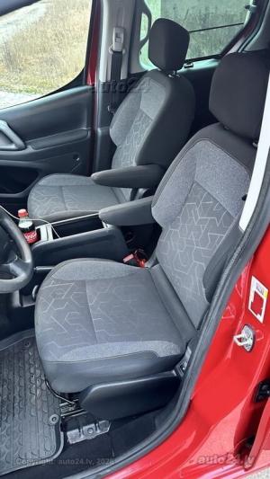 Sarkans Peugeot Partner 2018 Tallina, ar dzinēja tilpumu 1.60 L un nobraukumu 357 tūkst. km par 5300 €, foto 4 vietnē AUTOMOTO.COM.LV