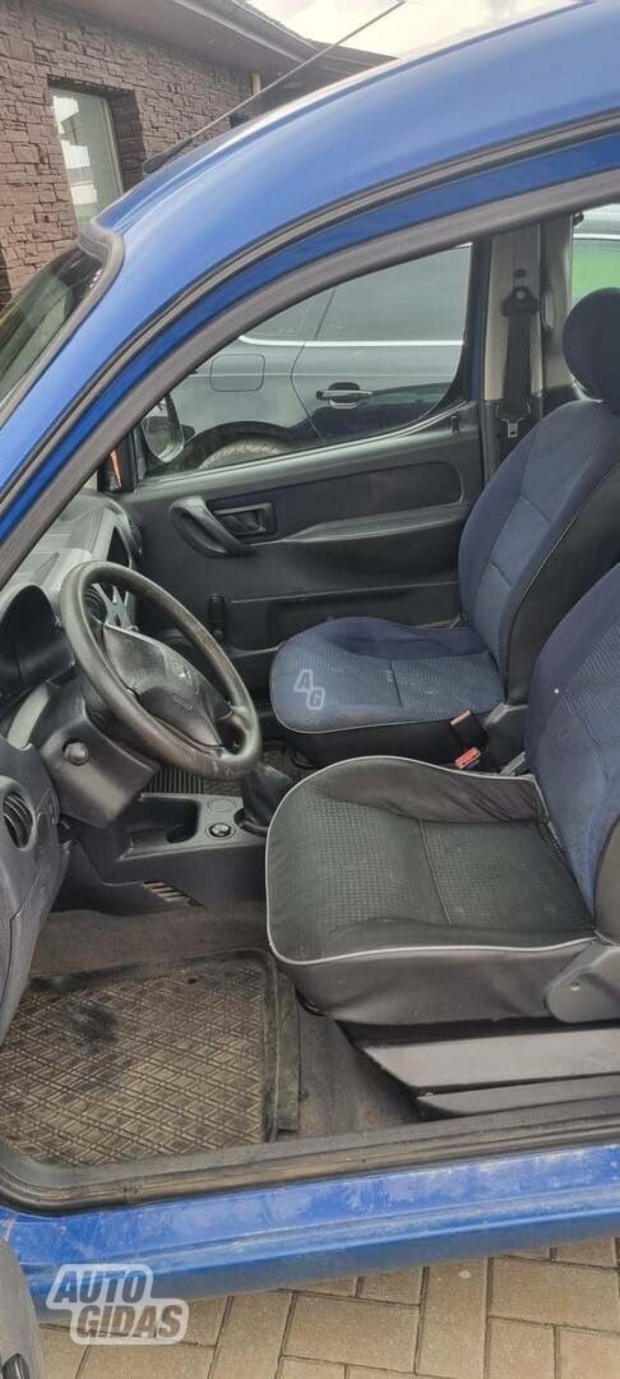 Peugeot Partner 2006 Panevēža, ar dzinēja tilpumu 1.90 L un nobraukumu 203 tūkst. km par 1000 €, foto 11 vietnē AUTOMOTO.COM.LV
