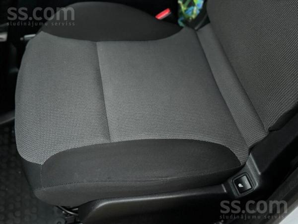 White Peugeot Partner 2017 in Riga, with an engine capacity of 1.60 L and mileage of 152 thousand km for 6800 €, photo 10 on AUTOMOTO.COM.LV