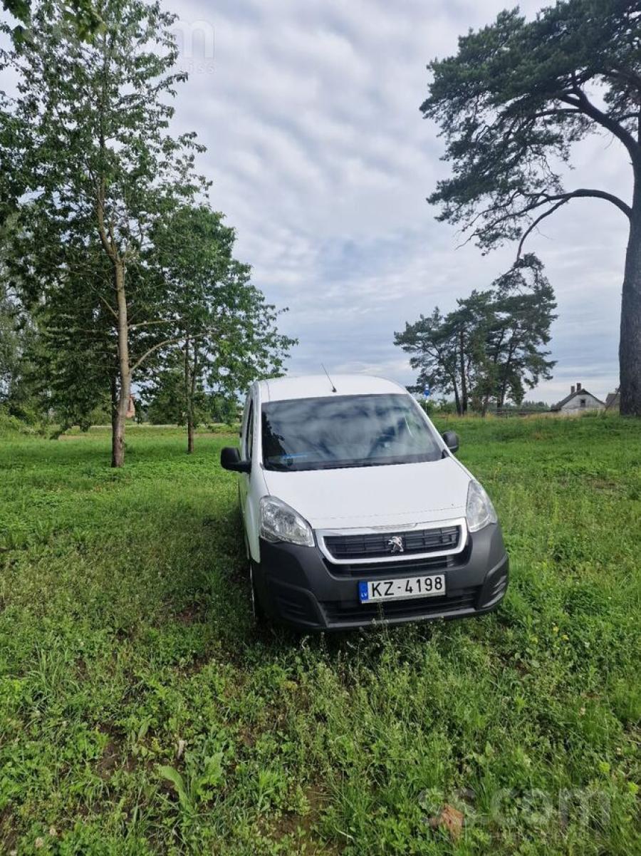Balts Peugeot Partner 2017 Rīga, ar dzinēja tilpumu 1.60 L un nobraukumu 123 tūkst. km par 6500 €, foto 2 vietnē AUTOMOTO.COM.LV