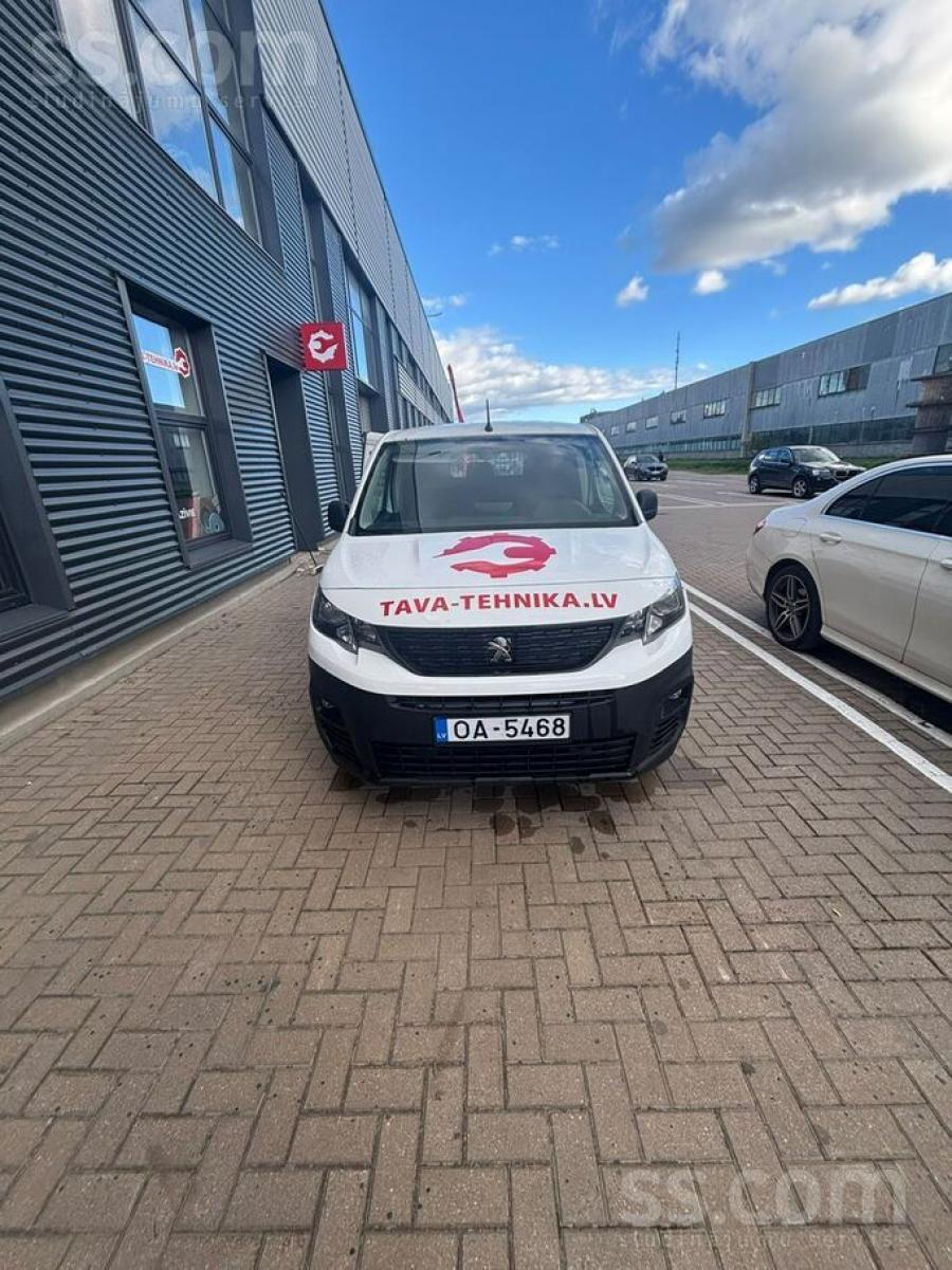 White Peugeot Partner 2019 in Rezekne, with an engine capacity of 1.50 L and mileage of 246 thousand km for 6500 €, photo 3 on AUTOMOTO.COM.LV