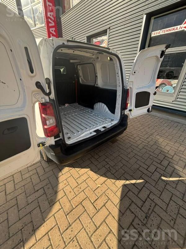 Peugeot Partner 2019 in Rezekne on AUTOMOTO.COM.LV White Peugeot Partner 2019 in Rezekne, with an engine capacity of 1.50 L and mileage of 246 thousand km for 6500 €, photo 7 on AUTOMOTO.COM.LV