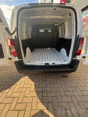 White Peugeot Partner 2019 in Rezekne, with an engine capacity of 1.50 L and mileage of 246 thousand km for 6500 €, photo 8 on AUTOMOTO.COM.LV