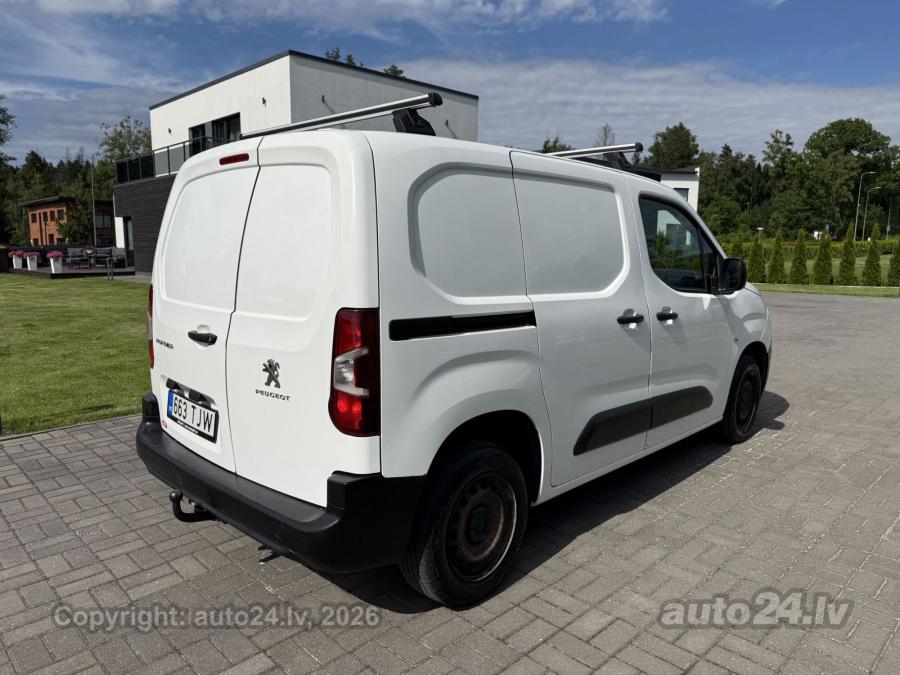 White Peugeot Partner 2020 in Tallinn, with an engine capacity of 1.50 L and mileage of 206 thousand km for 7900 €, photo 5 on AUTOMOTO.COM.LV