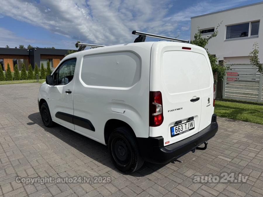 White Peugeot Partner 2020 in Tallinn, with an engine capacity of 1.50 L and mileage of 206 thousand km for 7900 €, photo 9 on AUTOMOTO.COM.LV