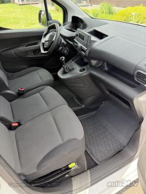 White Peugeot Partner 2020 in Tallinn, with an engine capacity of 1.50 L and mileage of 206 thousand km for 7900 €, photo 11 on AUTOMOTO.COM.LV