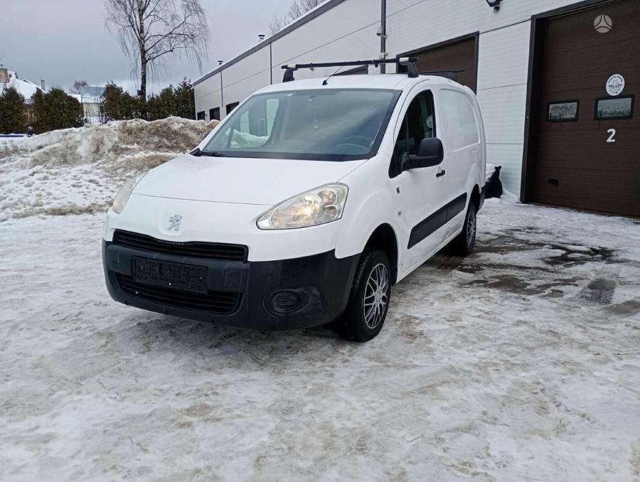 White Peugeot Partner 2012 in Utena, with an engine capacity of 1.56 L and mileage of 181 thousand km for 4999 €, photo 2 on AUTOMOTO.COM.LV