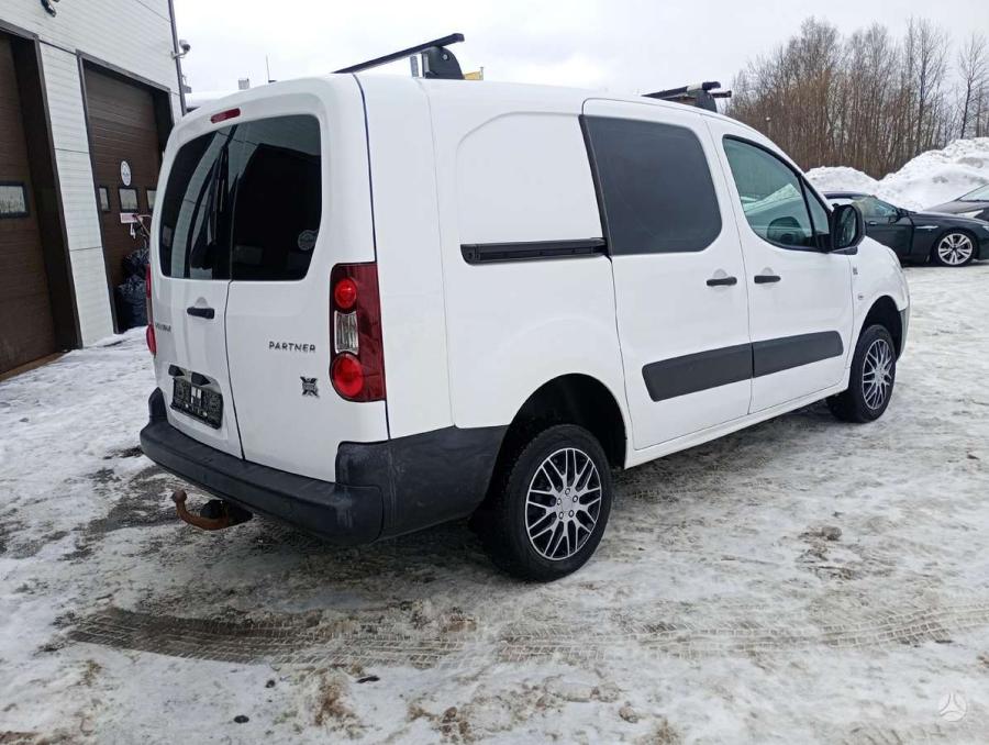 White Peugeot Partner 2012 in Utena, with an engine capacity of 1.56 L and mileage of 181 thousand km for 4999 €, photo 3 on AUTOMOTO.COM.LV