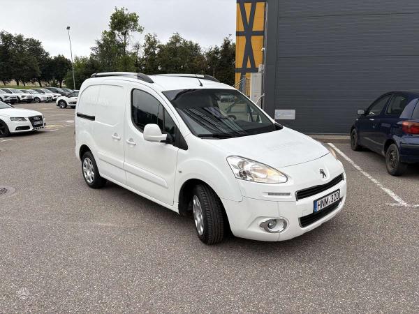 White Peugeot Partner 2014 in Vilnius, with an engine capacity of 1.56 L and mileage of 343 thousand km for 3146 €, photo 3 on AUTOMOTO.COM.LV