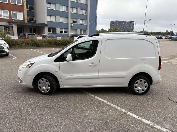 White Peugeot Partner 2014 in Vilnius, with an engine capacity of 1.56 L and mileage of 343 thousand km for 3146 €, photo 5 on AUTOMOTO.COM.LV