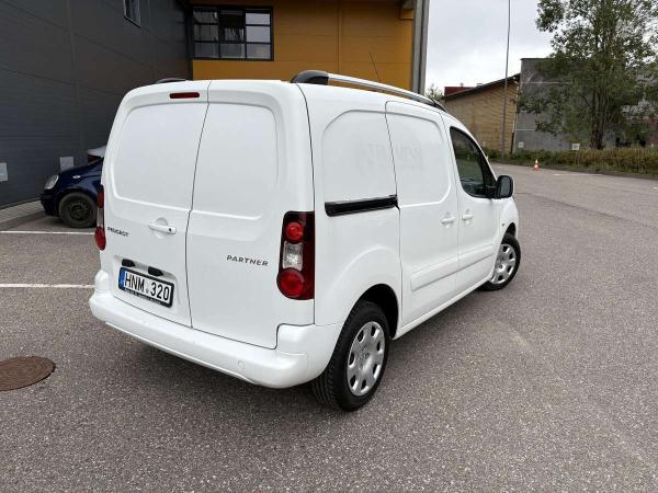 White Peugeot Partner 2014 in Vilnius, with an engine capacity of 1.56 L and mileage of 343 thousand km for 3146 €, photo 6 on AUTOMOTO.COM.LV