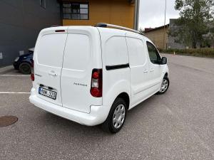 White Peugeot Partner 2014 in Vilnius, with an engine capacity of 1.56 L and mileage of 343 thousand km for 3146 €, photo 6 on AUTOMOTO.COM.LV