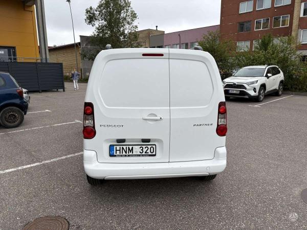 White Peugeot Partner 2014 in Vilnius, with an engine capacity of 1.56 L and mileage of 343 thousand km for 3146 €, photo 7 on AUTOMOTO.COM.LV