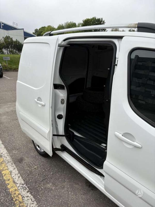 White Peugeot Partner 2014 in Vilnius, with an engine capacity of 1.56 L and mileage of 343 thousand km for 3146 €, photo 8 on AUTOMOTO.COM.LV