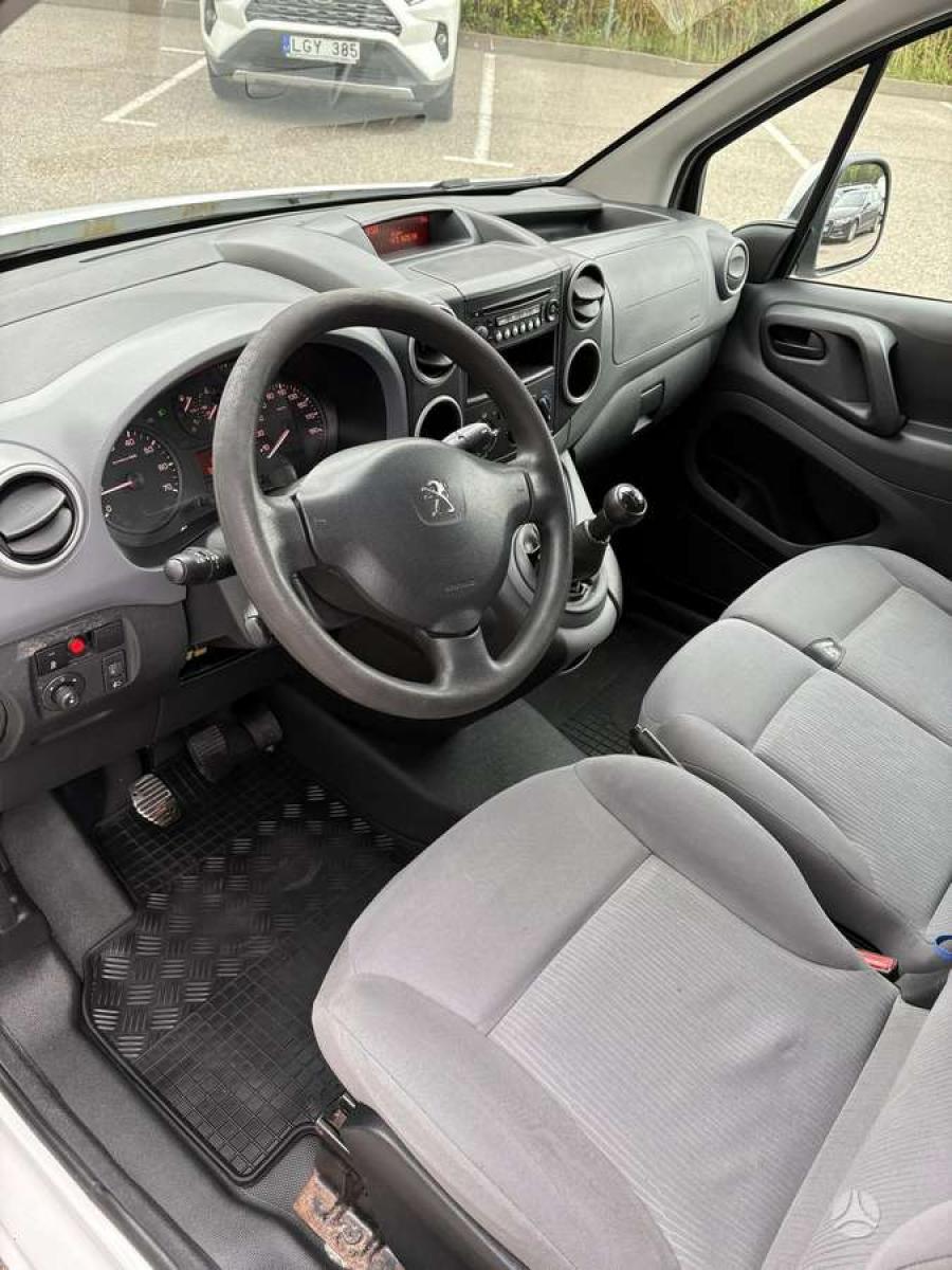 White Peugeot Partner 2014 in Vilnius, with an engine capacity of 1.56 L and mileage of 343 thousand km for 3146 €, photo 9 on AUTOMOTO.COM.LV