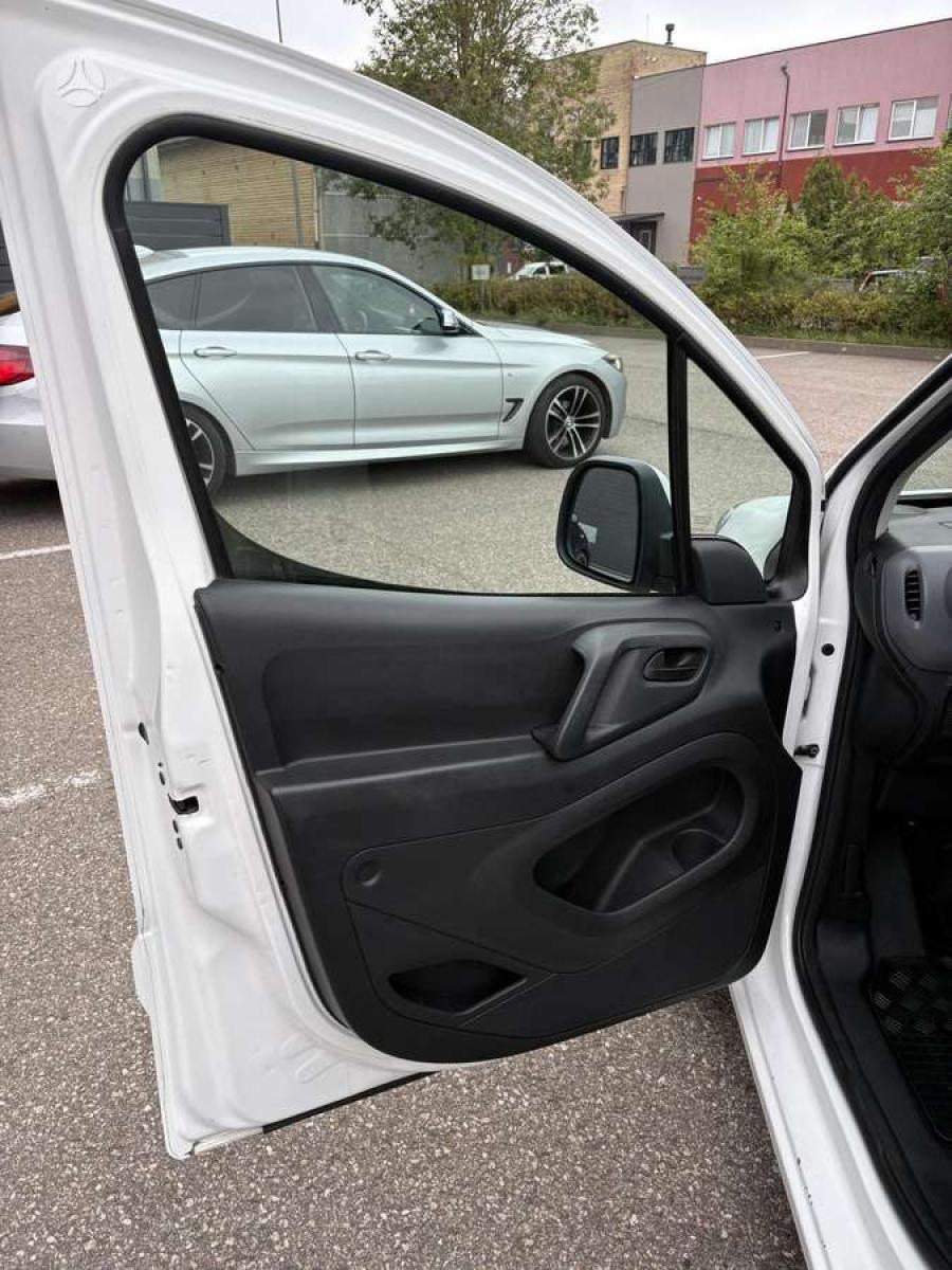 White Peugeot Partner 2014 in Vilnius, with an engine capacity of 1.56 L and mileage of 343 thousand km for 3146 €, photo 11 on AUTOMOTO.COM.LV