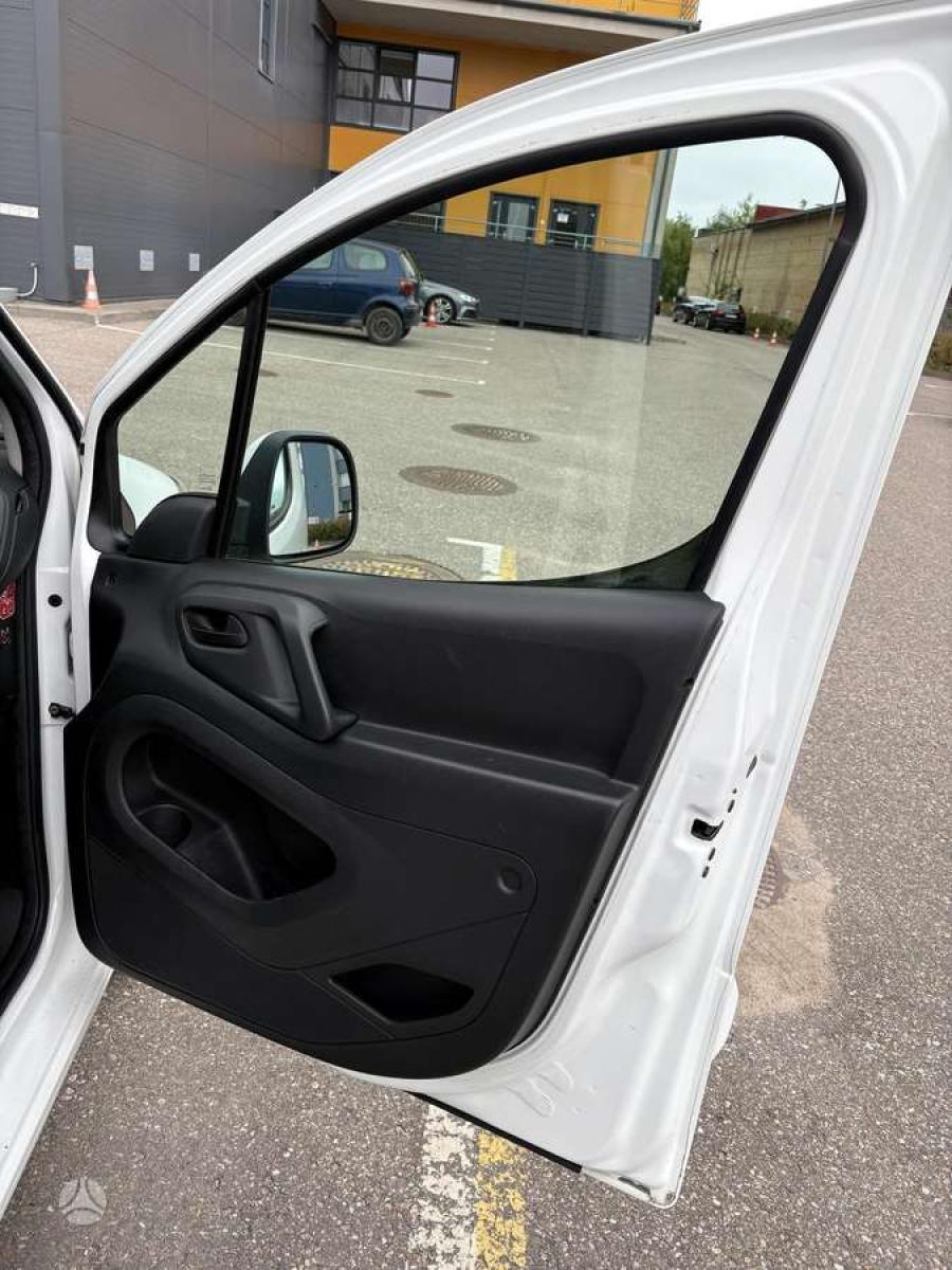 White Peugeot Partner 2014 in Vilnius, with an engine capacity of 1.56 L and mileage of 343 thousand km for 3146 €, photo 12 on AUTOMOTO.COM.LV