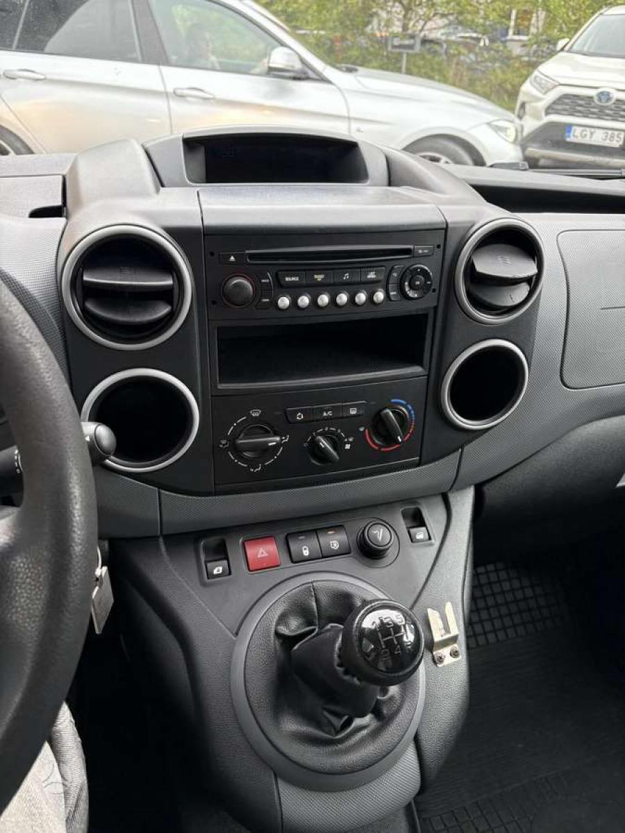 White Peugeot Partner 2014 in Vilnius, with an engine capacity of 1.56 L and mileage of 343 thousand km for 3146 €, photo 15 on AUTOMOTO.COM.LV