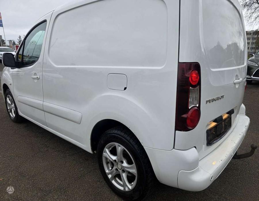 Balts Peugeot Partner 2014 Marijampole, ar dzinēja tilpumu 1.56 L un nobraukumu 239 tūkst. km par 3750 €, foto 4 vietnē AUTOMOTO.COM.LV