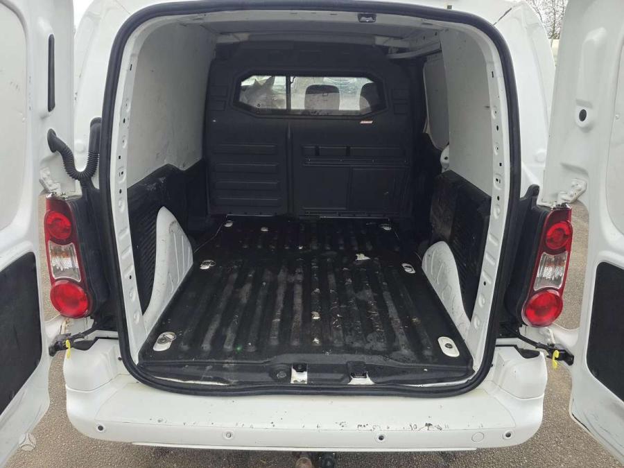 Balts Peugeot Partner 2014 Marijampole, ar dzinēja tilpumu 1.56 L un nobraukumu 239 tūkst. km par 3750 €, foto 12 vietnē AUTOMOTO.COM.LV