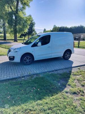 White Peugeot Partner 2016 in Vilnius, with an engine capacity of 1.56 L and mileage of 146 thousand km for 2300 €, photo 4 on AUTOMOTO.COM.LV