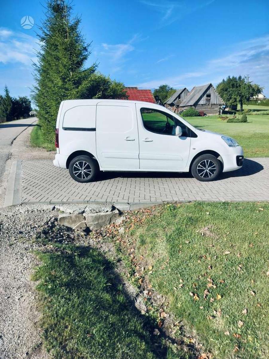 White Peugeot Partner 2016 in Vilnius, with an engine capacity of 1.56 L and mileage of 146 thousand km for 2300 €, photo 12 on AUTOMOTO.COM.LV