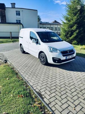 White Peugeot Partner 2016 in Vilnius, with an engine capacity of 1.56 L and mileage of 146 thousand km for 2300 €, photo 14 on AUTOMOTO.COM.LV