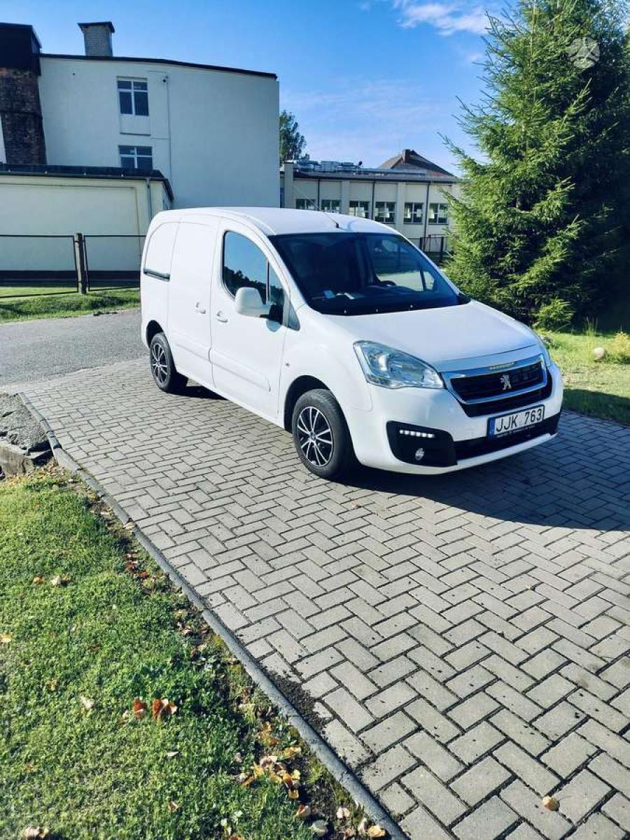 White Peugeot Partner 2016 in Vilnius, with an engine capacity of 1.56 L and mileage of 146 thousand km for 2300 €, photo 14 on AUTOMOTO.COM.LV