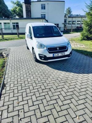 White Peugeot Partner 2016 in Vilnius, with an engine capacity of 1.56 L and mileage of 146 thousand km for 2300 €, photo 15 on AUTOMOTO.COM.LV