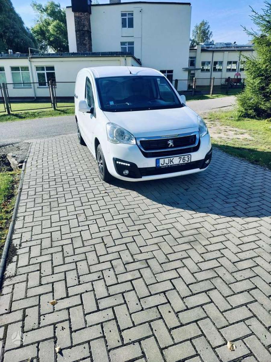 White Peugeot Partner 2016 in Vilnius, with an engine capacity of 1.56 L and mileage of 146 thousand km for 2300 €, photo 15 on AUTOMOTO.COM.LV