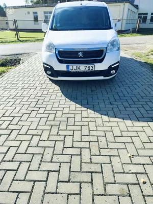 White Peugeot Partner 2016 in Vilnius, with an engine capacity of 1.56 L and mileage of 146 thousand km for 2300 €, photo 16 on AUTOMOTO.COM.LV