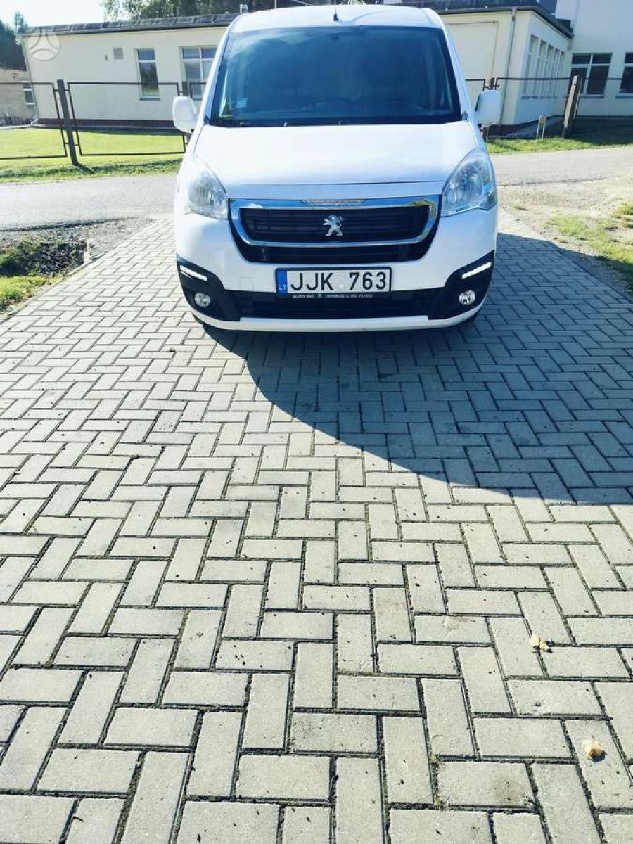White Peugeot Partner 2016 in Vilnius, with an engine capacity of 1.56 L and mileage of 146 thousand km for 2300 €, photo 16 on AUTOMOTO.COM.LV