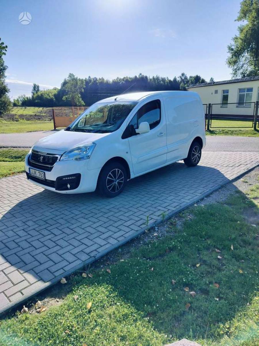 White Peugeot Partner 2016 in Vilnius, with an engine capacity of 1.56 L and mileage of 146 thousand km for 2300 €, photo 17 on AUTOMOTO.COM.LV