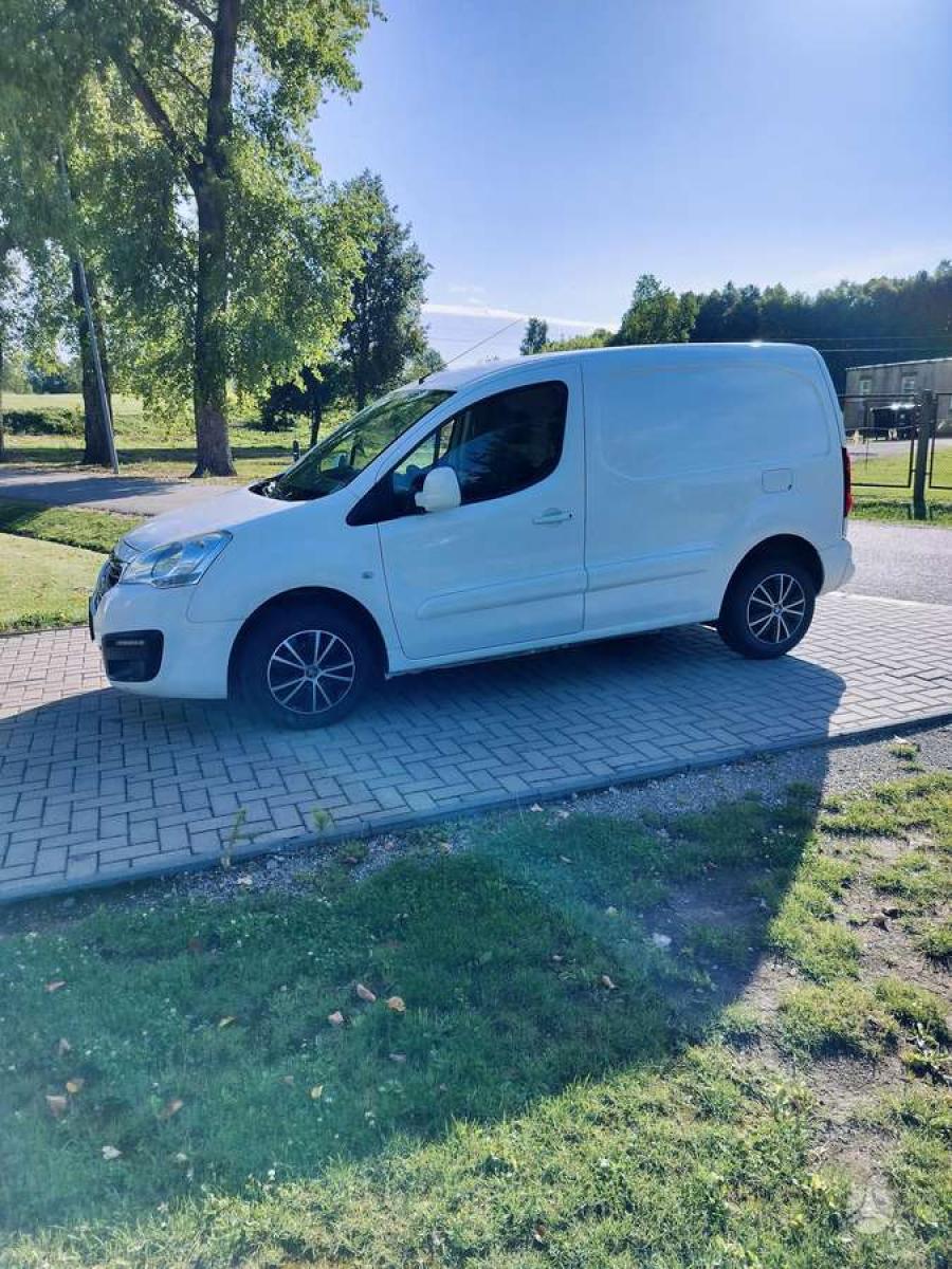 White Peugeot Partner 2016 in Vilnius, with an engine capacity of 1.56 L and mileage of 146 thousand km for 2300 €, photo 19 on AUTOMOTO.COM.LV