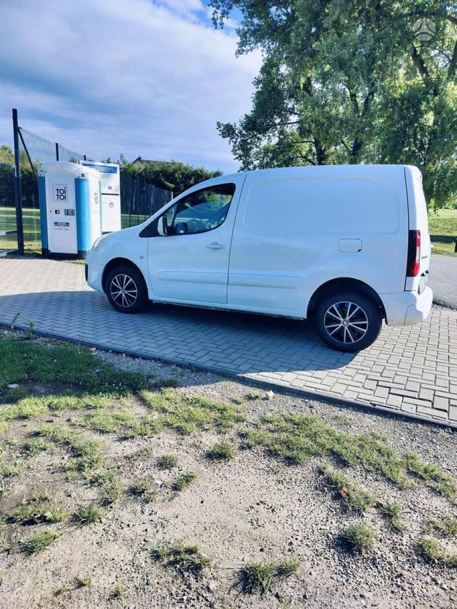 White Peugeot Partner 2016 in Vilnius, with an engine capacity of 1.56 L and mileage of 146 thousand km for 2300 €, photo 21 on AUTOMOTO.COM.LV