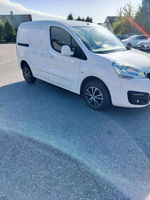 White Peugeot Partner 2016 in Vilnius, with an engine capacity of 1.56 L and mileage of 146 thousand km for 2300 €, photo 24 on AUTOMOTO.COM.LV