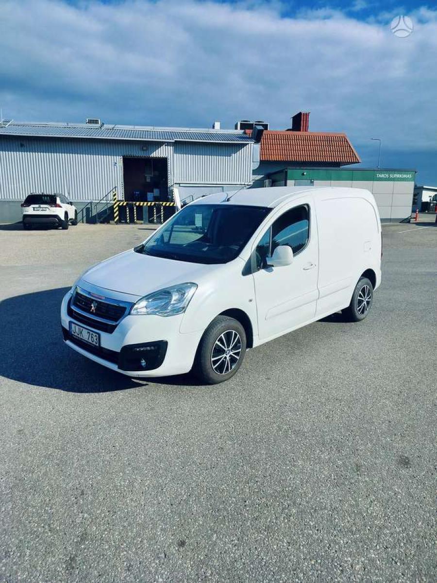 White Peugeot Partner 2016 in Vilnius, with an engine capacity of 1.56 L and mileage of 146 thousand km for 2300 €, photo 26 on AUTOMOTO.COM.LV
