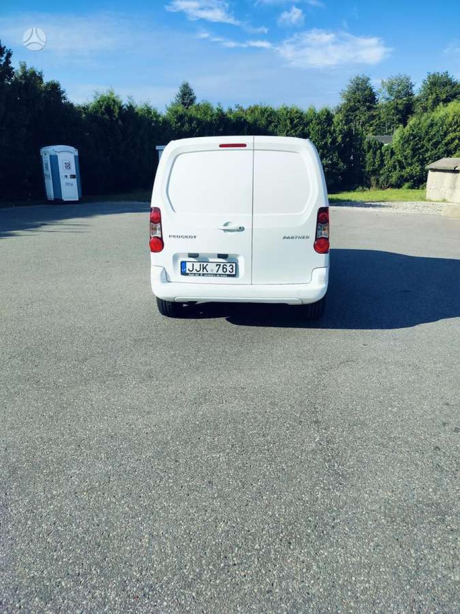 White Peugeot Partner 2016 in Vilnius, with an engine capacity of 1.56 L and mileage of 146 thousand km for 2300 €, photo 27 on AUTOMOTO.COM.LV
