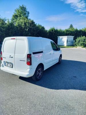 White Peugeot Partner 2016 in Vilnius, with an engine capacity of 1.56 L and mileage of 146 thousand km for 2300 €, photo 28 on AUTOMOTO.COM.LV
