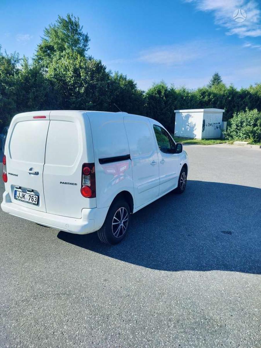White Peugeot Partner 2016 in Vilnius, with an engine capacity of 1.56 L and mileage of 146 thousand km for 2300 €, photo 28 on AUTOMOTO.COM.LV