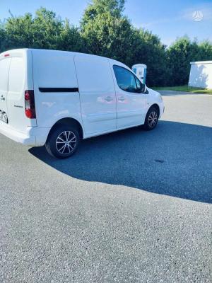 White Peugeot Partner 2016 in Vilnius, with an engine capacity of 1.56 L and mileage of 146 thousand km for 2300 €, photo 29 on AUTOMOTO.COM.LV