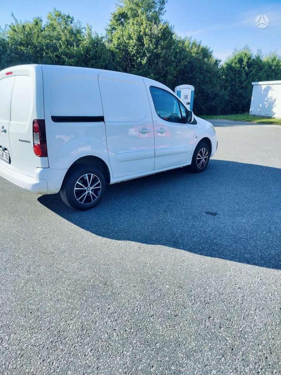 White Peugeot Partner 2016 in Vilnius, with an engine capacity of 1.56 L and mileage of 146 thousand km for 2300 €, photo 29 on AUTOMOTO.COM.LV