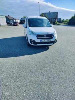 White Peugeot Partner 2016 in Vilnius, with an engine capacity of 1.56 L and mileage of 146 thousand km for 2300 €, photo 31 on AUTOMOTO.COM.LV