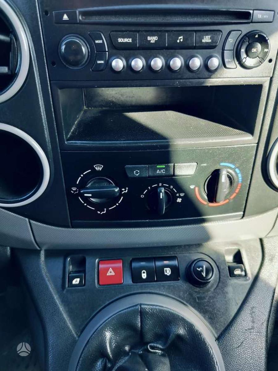 White Peugeot Partner 2016 in Vilnius, with an engine capacity of 1.56 L and mileage of 146 thousand km for 2300 €, photo 34 on AUTOMOTO.COM.LV