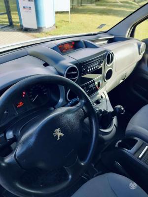 White Peugeot Partner 2016 in Vilnius, with an engine capacity of 1.56 L and mileage of 146 thousand km for 2300 €, photo 37 on AUTOMOTO.COM.LV