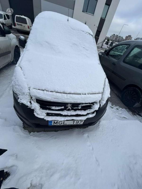 White Peugeot Partner 2017 in Kaunas, with an engine capacity of 1.56 L and mileage of 206 thousand km for 2500 €, photo 1 on AUTOMOTO.COM.LV