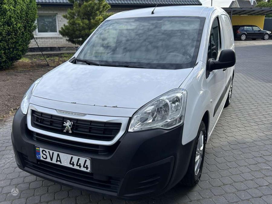 White Peugeot Partner 2017 in Kaunas, with an engine capacity of 1.56 L and mileage of 198 thousand km for 5300 €, photo 1 on AUTOMOTO.COM.LV