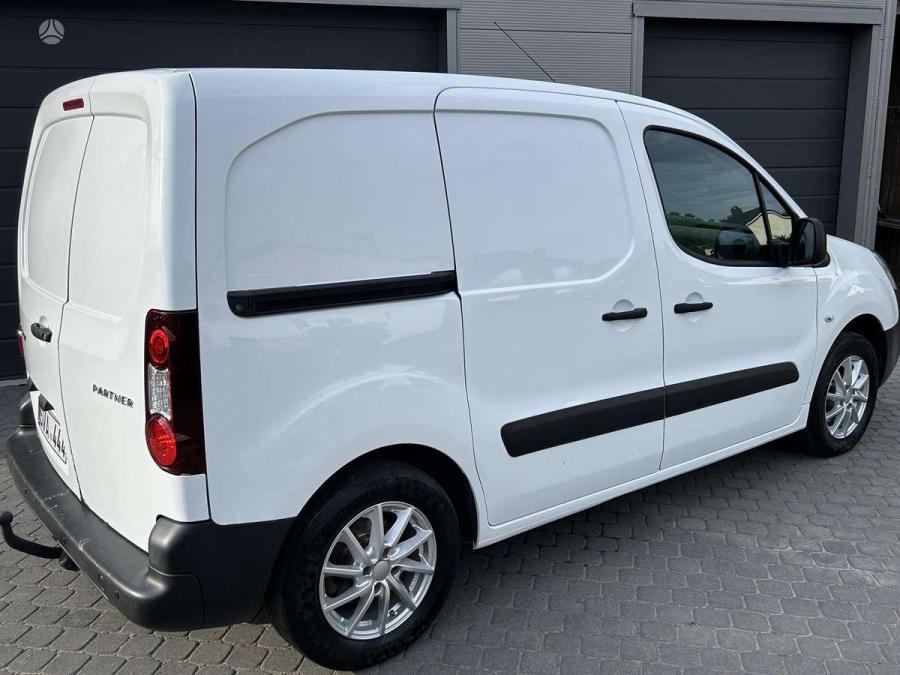 White Peugeot Partner 2017 in Kaunas, with an engine capacity of 1.56 L and mileage of 198 thousand km for 5300 €, photo 3 on AUTOMOTO.COM.LV