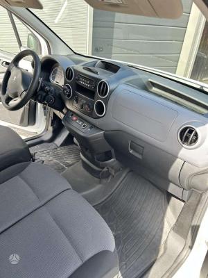 White Peugeot Partner 2017 in Kaunas, with an engine capacity of 1.56 L and mileage of 198 thousand km for 5300 €, photo 8 on AUTOMOTO.COM.LV